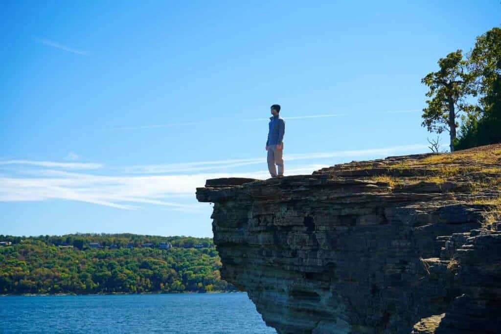 How to Hike the Burnt Cabin Cliff Trail at Lake Tenkiller - The ...